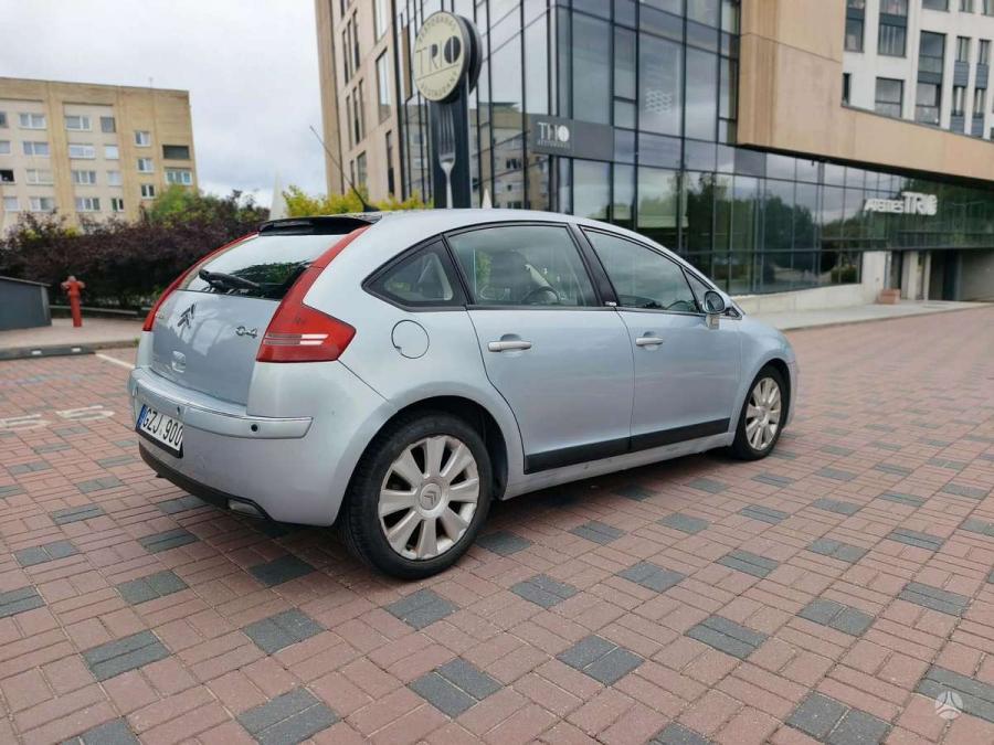 Blue Citroen C4 2007 in Vilnius, with an engine capacity of 2.00 L and mileage of 285 thousand km for 1400 €, photo 9 on AUTOMOTO.COM.LV