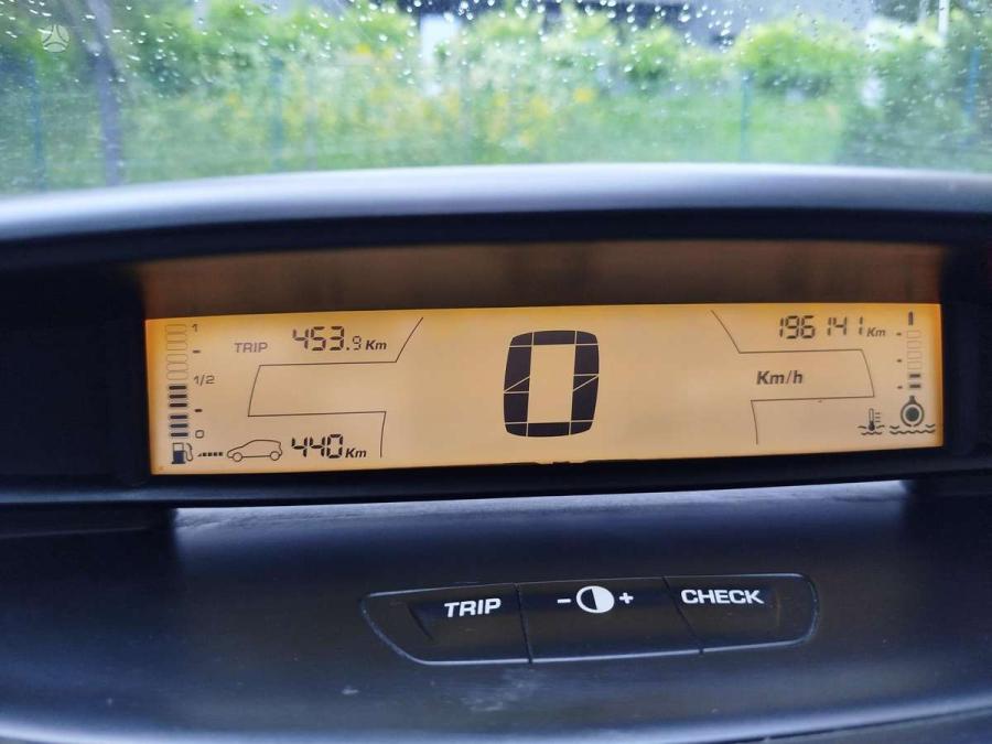 Zils Citroen C4 2008 Viļņa, ar dzinēja tilpumu 1.56 L un nobraukumu 197 tūkst. km par 1650 €, foto 18 vietnē AUTOMOTO.COM.LV