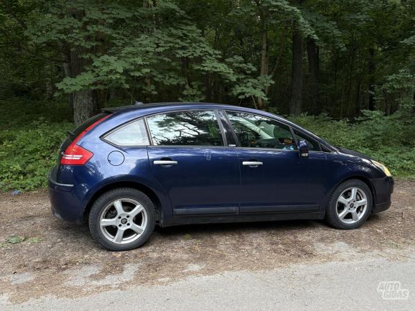 Citroen C4 2008 in Alytus on AUTOMOTO.COM.LV Blue Citroen C4 2008 in Alytus, with an engine capacity of 2.00 L and mileage of 225 thousand km for 870 €, photo 5 on AUTOMOTO.COM.LV