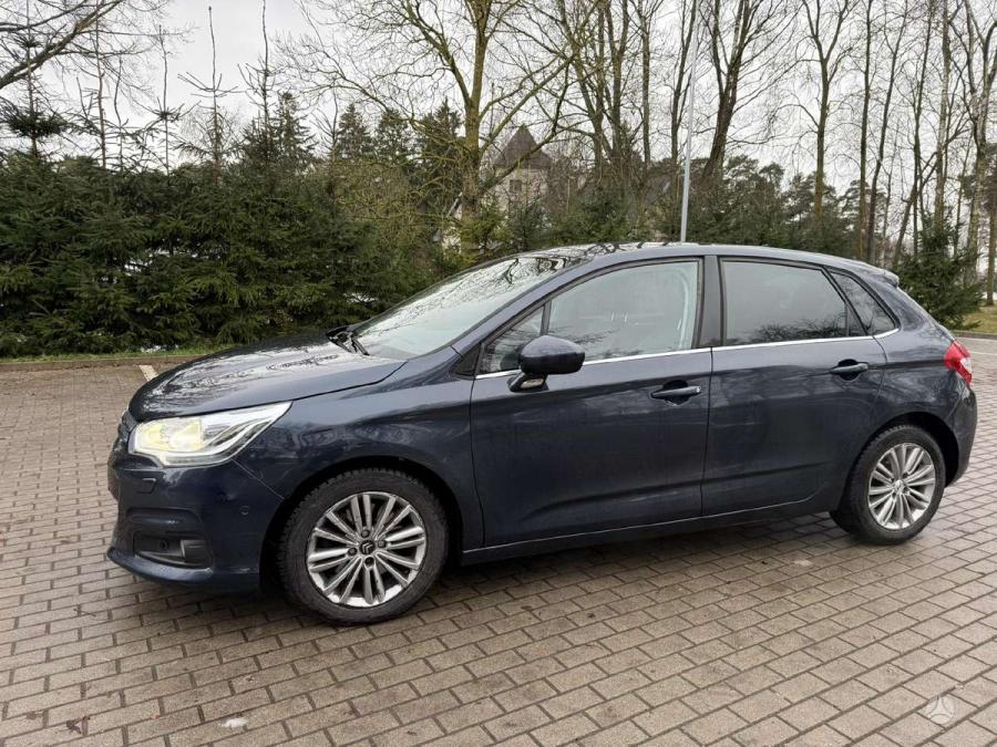Blue Citroen C4 2011 in Vilnius, with an engine capacity of 1.60 L and mileage of 212 thousand km for 3000 €, photo 3 on AUTOMOTO.COM.LV
