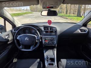 Blue Citroen C4 2011 in Riga, with an engine capacity of 1.60 L and mileage of 198 thousand km for 2950 €, photo 6 on AUTOMOTO.COM.LV