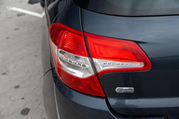 Zils Citroen C4 2012 Viļņa, ar dzinēja tilpumu 1.56 L un nobraukumu 311 tūkst. km par 3900 €, foto 5 vietnē AUTOMOTO.COM.LV