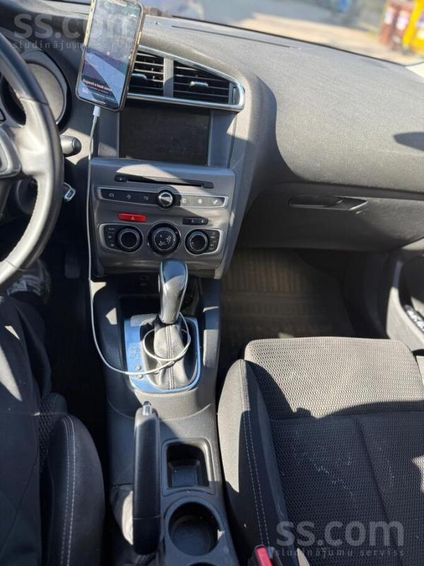 Blue Citroen C4 2016 in Riga, with an engine capacity of 1.60 L and mileage of 194 thousand km for 3400 €, photo 7 on AUTOMOTO.COM.LV