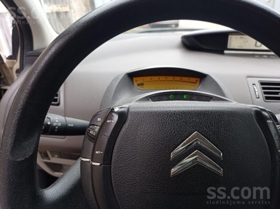 Brown Citroen C4 2006 in Riga, with an engine capacity of 1.60 L and mileage of 212 thousand km for 1000 €, photo 8 on AUTOMOTO.COM.LV