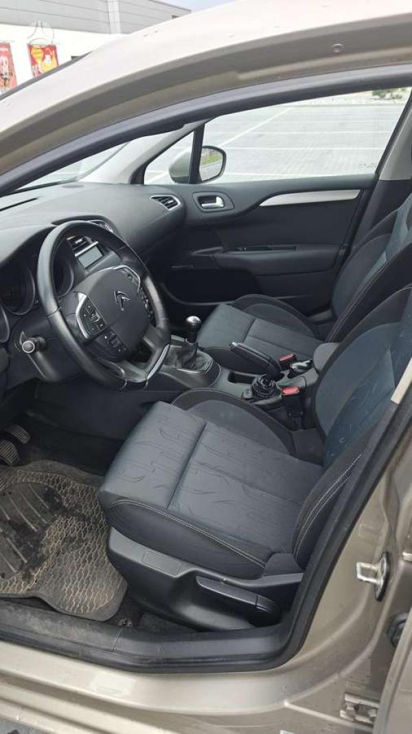 Brown Citroen C4 2010 in Kaunas, with an engine capacity of 1.60 L and mileage of 65 thousand km for 2499 €, photo 8 on AUTOMOTO.COM.LV
