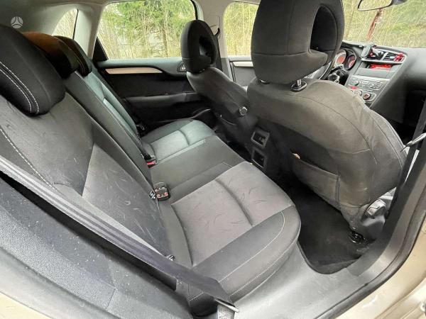 Brown Citroen C4 2011 in Vilnius, with an engine capacity of 1.56 L and mileage of 334 thousand km for 3000 €, photo 8 on AUTOMOTO.COM.LV
