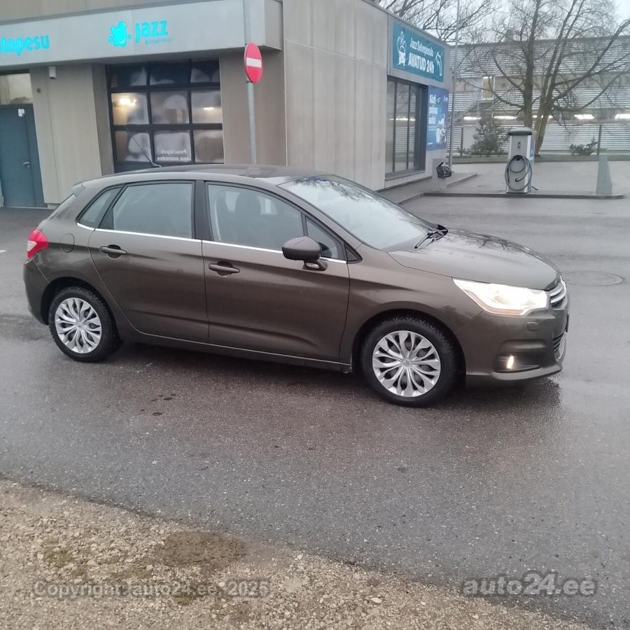 Brown Citroen C4 2012 in Tallinn, with an engine capacity of 1.60 L and mileage of 212 thousand km for 2399 €, photo 2 on AUTOMOTO.COM.LV