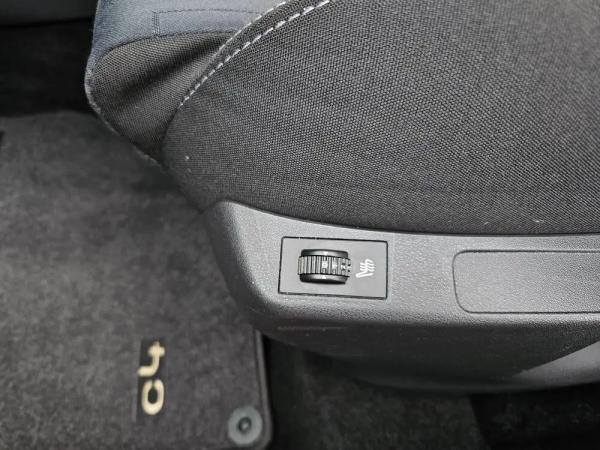 Brūns Citroen C4 2012 Jēkabpils, ar dzinēja tilpumu 1.60 L un nobraukumu 198 tūkst. km par 4890 €, foto 9 vietnē AUTOMOTO.COM.LV