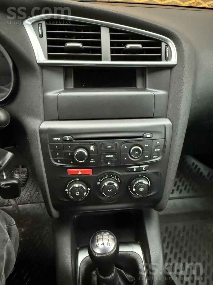 Brūns Citroen C4 2013 Ogre, ar dzinēja tilpumu 1.60 L un nobraukumu 152 tūkst. km par 4995 €, foto 20 vietnē AUTOMOTO.COM.LV