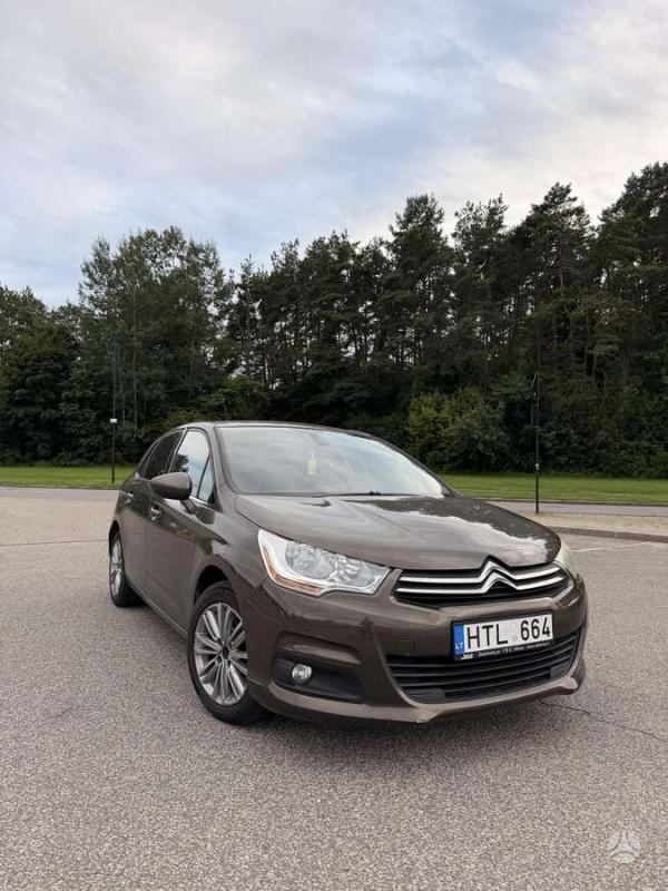 Brown Citroen C4 2013 in Vilnius, with an engine capacity of 1.56 L and mileage of 194 thousand km for 2400 €, photo 1 on AUTOMOTO.COM.LV