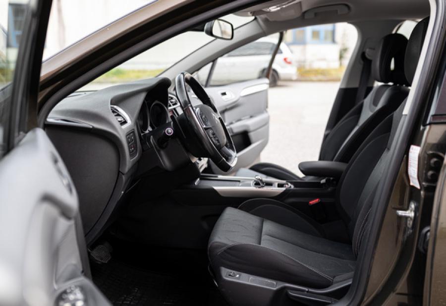 Brūns Citroen C4 2013 Tallina, ar dzinēja tilpumu 1.60 L un nobraukumu 226 tūkst. km par 3999 €, foto 15 vietnē AUTOMOTO.COM.LV