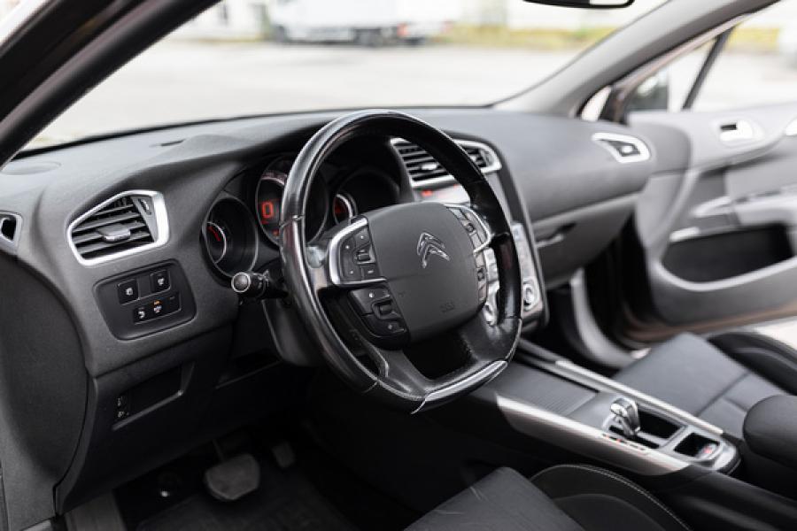 Brūns Citroen C4 2013 Tallina, ar dzinēja tilpumu 1.60 L un nobraukumu 226 tūkst. km par 3999 €, foto 16 vietnē AUTOMOTO.COM.LV