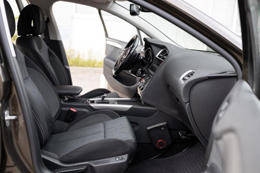 Brūns Citroen C4 2013 Tallina, ar dzinēja tilpumu 1.60 L un nobraukumu 226 tūkst. km par 3999 €, foto 24 vietnē AUTOMOTO.COM.LV