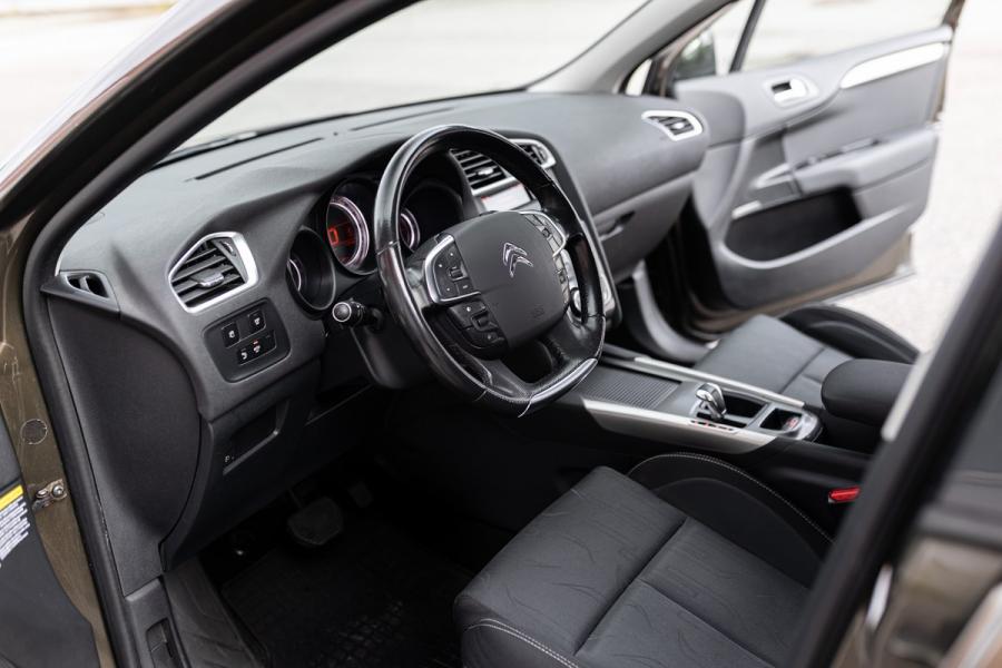 Brūns Citroen C4 2013 Tallina, ar dzinēja tilpumu 1.60 L un nobraukumu 226 tūkst. km par 3999 €, foto 29 vietnē AUTOMOTO.COM.LV