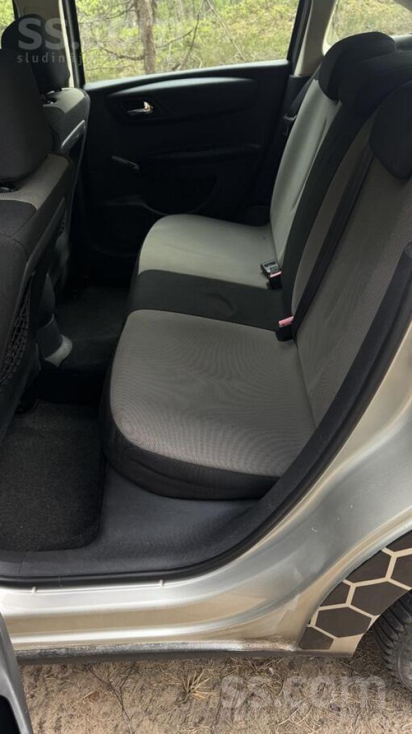 Brūns Citroen C4 2007 Daugavpils, ar dzinēja tilpumu 1.60 L un nobraukumu 366 tūkst. km par 950 €, foto 8 vietnē AUTOMOTO.COM.LV