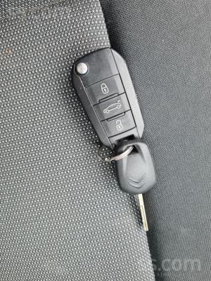 Melns Citroen C4 Cactus 2015 Jelgava, ar dzinēja tilpumu 1.20 L un nobraukumu 0 tūkst. km par 6590 €, foto 15 vietnē AUTOMOTO.COM.LV