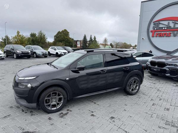 Citroen C4 Cactus 2015 in Telschi on AUTOMOTO.COM.LV Black Citroen C4 Cactus 2015 in Telschi, with an engine capacity of 1.20 L and mileage of 151 thousand km for 2699 €, photo 3 on AUTOMOTO.COM.LV