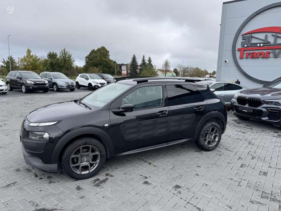 Black Citroen C4 Cactus 2015 in Telschi, with an engine capacity of 1.20 L and mileage of 151 thousand km for 2699 €, photo 3 on AUTOMOTO.COM.LV