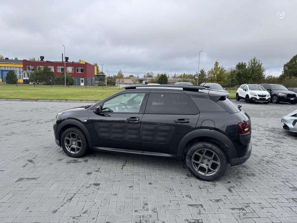 Citroen C4 Cactus 2015 in Telschi on AUTOMOTO.COM.LV Black Citroen C4 Cactus 2015 in Telschi, with an engine capacity of 1.20 L and mileage of 151 thousand km for 2699 €, photo 4 on AUTOMOTO.COM.LV