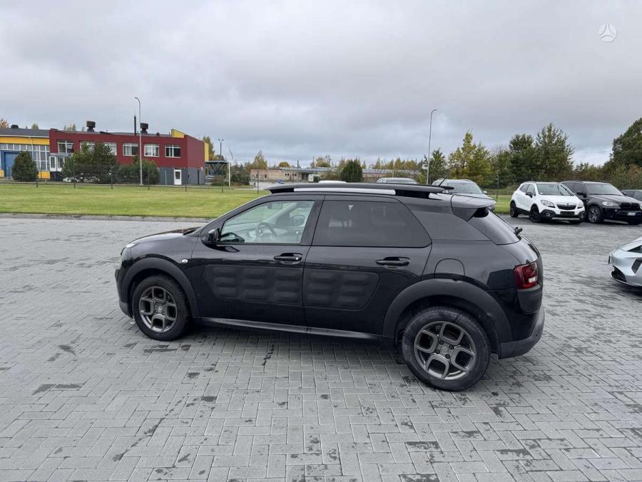 Black Citroen C4 Cactus 2015 in Telschi, with an engine capacity of 1.20 L and mileage of 151 thousand km for 2699 €, photo 4 on AUTOMOTO.COM.LV