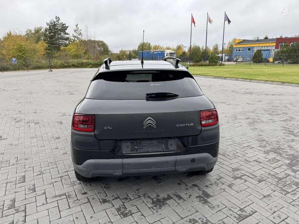 Citroen C4 Cactus 2015 in Telschi on AUTOMOTO.COM.LV Black Citroen C4 Cactus 2015 in Telschi, with an engine capacity of 1.20 L and mileage of 151 thousand km for 2699 €, photo 6 on AUTOMOTO.COM.LV