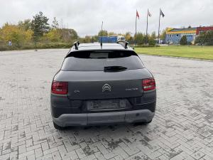 Black Citroen C4 Cactus 2015 in Telschi, with an engine capacity of 1.20 L and mileage of 151 thousand km for 2699 €, photo 6 on AUTOMOTO.COM.LV
