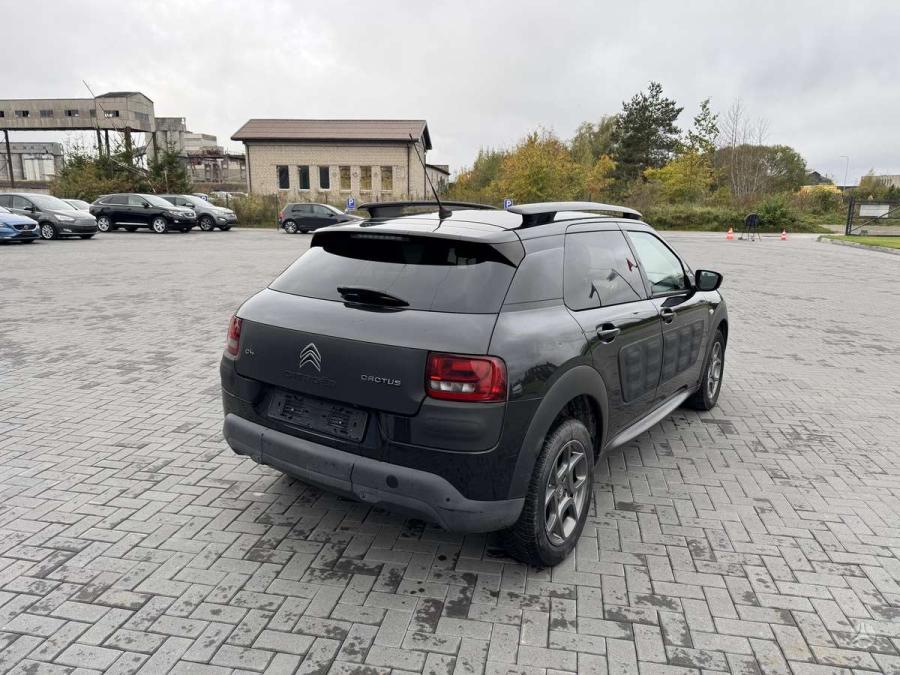 Black Citroen C4 Cactus 2015 in Telschi, with an engine capacity of 1.20 L and mileage of 151 thousand km for 2699 €, photo 7 on AUTOMOTO.COM.LV