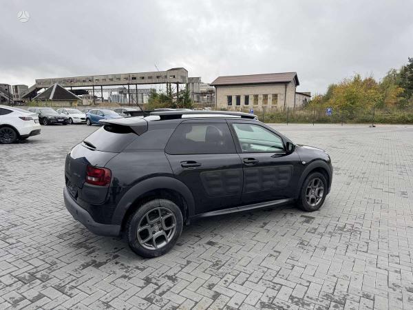 Citroen C4 Cactus 2015 in Telschi on AUTOMOTO.COM.LV Black Citroen C4 Cactus 2015 in Telschi, with an engine capacity of 1.20 L and mileage of 151 thousand km for 2699 €, photo 8 on AUTOMOTO.COM.LV