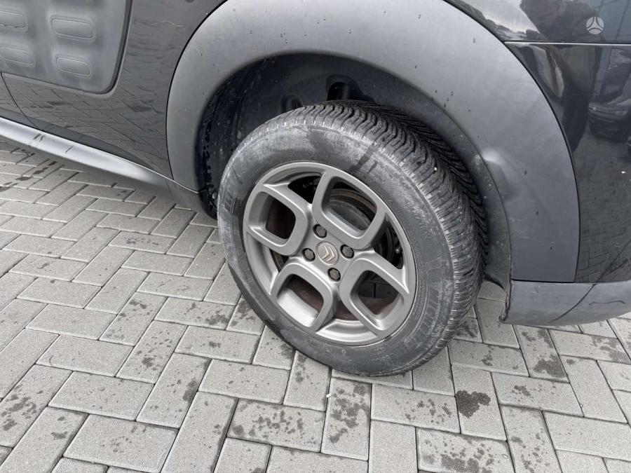 Black Citroen C4 Cactus 2015 in Telschi, with an engine capacity of 1.20 L and mileage of 151 thousand km for 2699 €, photo 12 on AUTOMOTO.COM.LV