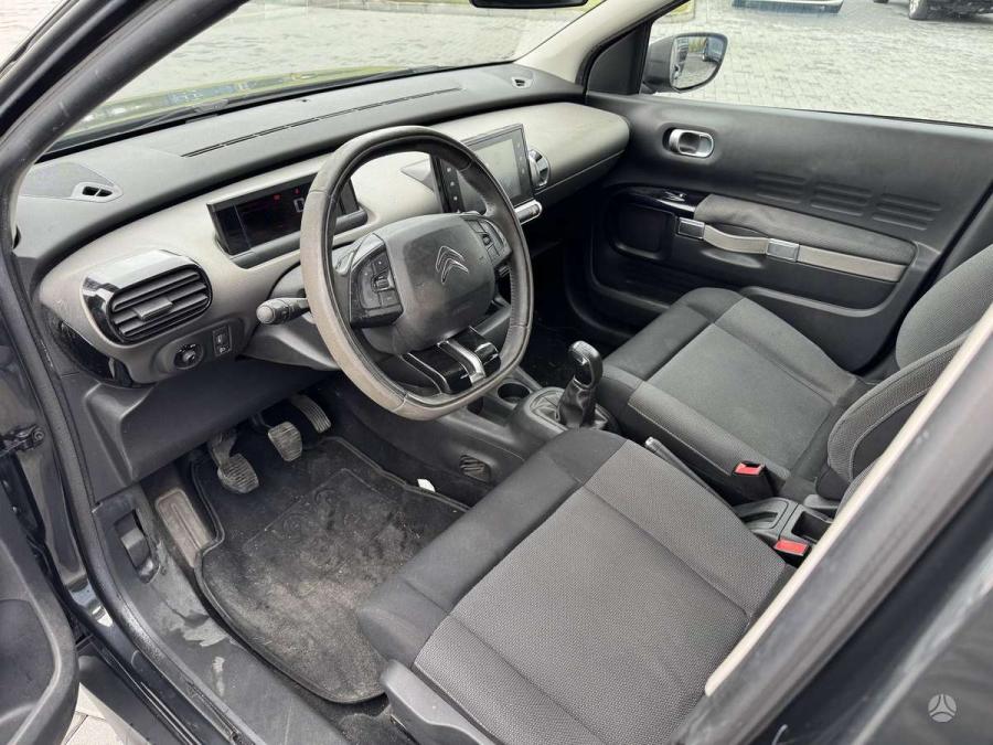 Black Citroen C4 Cactus 2015 in Telschi, with an engine capacity of 1.20 L and mileage of 151 thousand km for 2699 €, photo 16 on AUTOMOTO.COM.LV