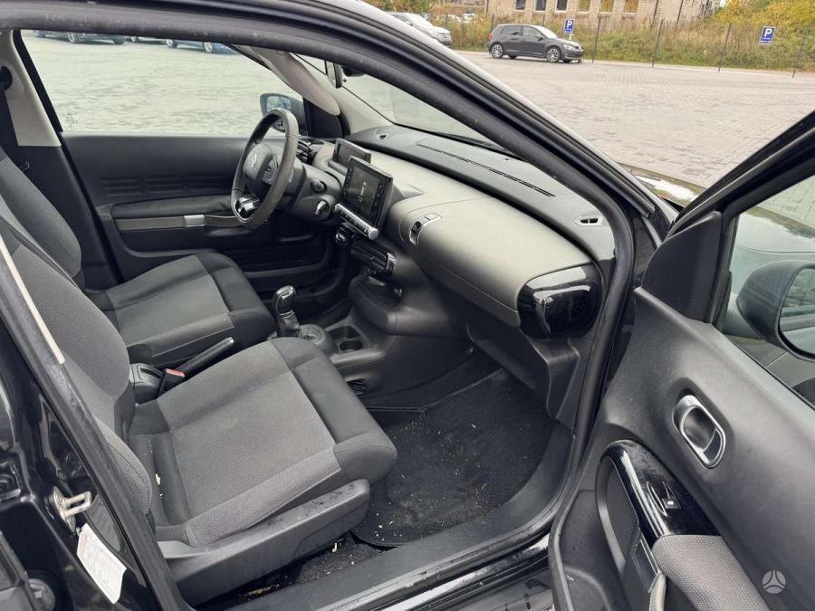 Black Citroen C4 Cactus 2015 in Telschi, with an engine capacity of 1.20 L and mileage of 151 thousand km for 2699 €, photo 19 on AUTOMOTO.COM.LV