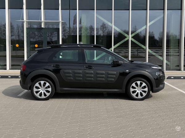 Black Citroen C4 Cactus 2016 in Vilnius, with an engine capacity of 1.56 L and mileage of 231 thousand km for 5500 €, photo 2 on AUTOMOTO.COM.LV