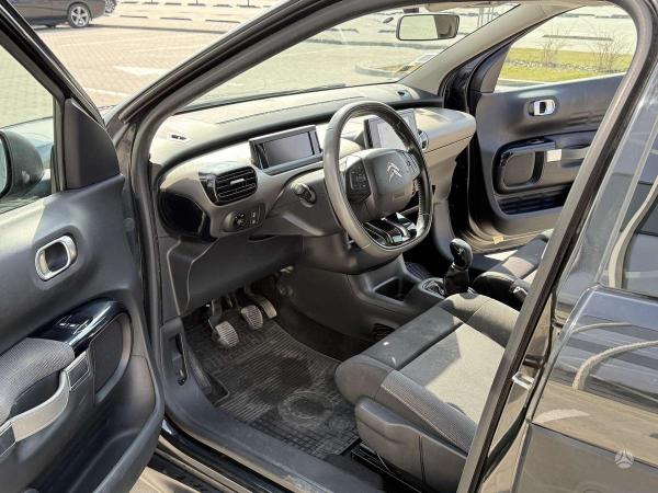 Black Citroen C4 Cactus 2016 in Vilnius, with an engine capacity of 1.56 L and mileage of 231 thousand km for 5500 €, photo 10 on AUTOMOTO.COM.LV