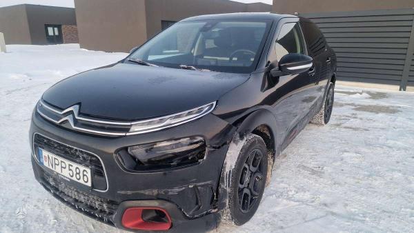 Black Citroen C4 Cactus 2019 in Kaunas, with an engine capacity of 1.20 L and mileage of 117 thousand km for 4200 €, photo 3 on AUTOMOTO.COM.LV