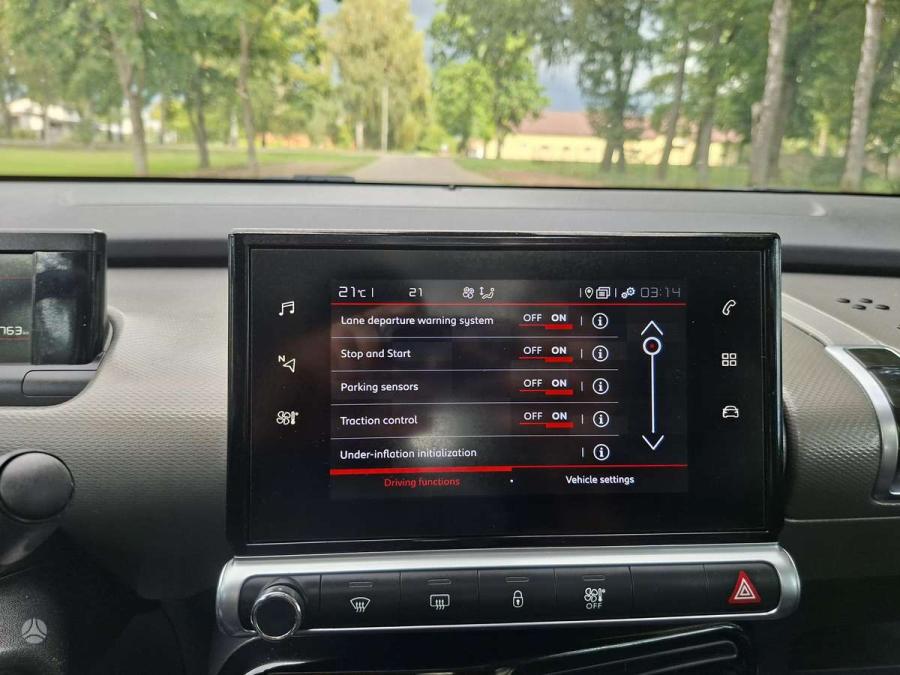 Черный Ситроен C4 Кактус 2019 в Таураге, объемом двигателя 1.50 л и пробегом 203 тыс. км за 6450 €, фото 22 на AUTOMOTO.COM.LV