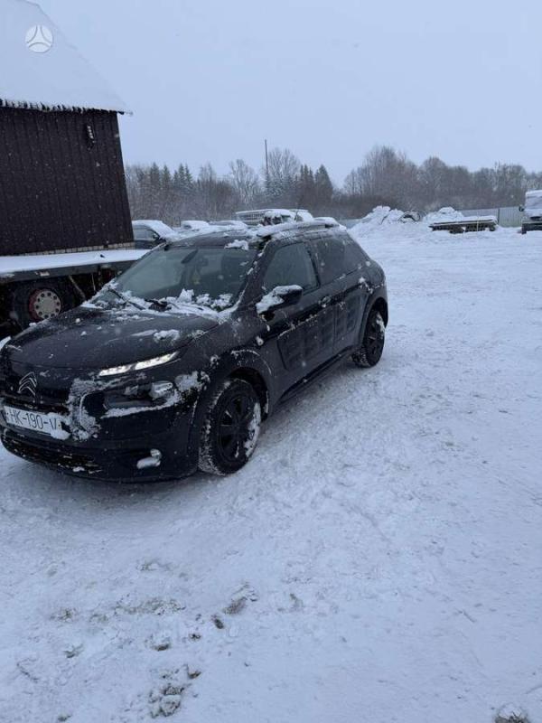 Черный Ситроен C4 Кактус 2015 в Таураге, объемом двигателя 1.60 л и пробегом 225 тыс. км за 4600 €, фото 3 на AUTOMOTO.COM.LV