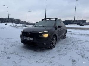 Black Citroen C4 Cactus 2015 in Vilnius, with an engine capacity of 1.56 L and mileage of 193 thousand km for 5800 €, photo  on AUTOMOTO.COM.LV