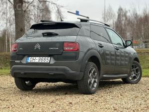 Black Citroen C4 Cactus 2015 in Jelgava, with an engine capacity of 1.20 L and mileage of 0 thousand km for 6400 €, photo 5 on AUTOMOTO.COM.LV