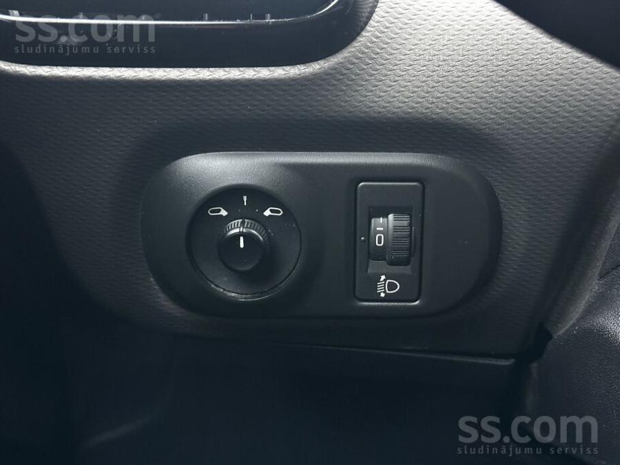 Black Citroen C4 Cactus 2015 in Jelgava, with an engine capacity of 1.20 L and mileage of 0 thousand km for 6400 €, photo 18 on AUTOMOTO.COM.LV