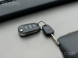 Black Citroen C4 Cactus 2015 in Jelgava, with an engine capacity of 1.20 L and mileage of 0 thousand km for 6400 €, photo 32 on AUTOMOTO.COM.LV