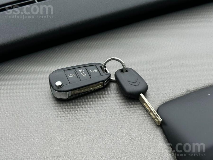 Black Citroen C4 Cactus 2015 in Jelgava, with an engine capacity of 1.20 L and mileage of 0 thousand km for 6400 €, photo 32 on AUTOMOTO.COM.LV