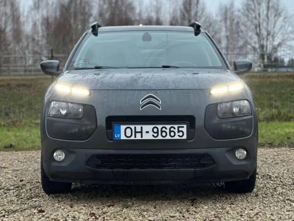 Melns Citroen C4 Cactus 2015 Jelgava, ar dzinēja tilpumu 1.20 L un nobraukumu 169 tūkst. km par 6400 €, foto 2 vietnē AUTOMOTO.COM.LV