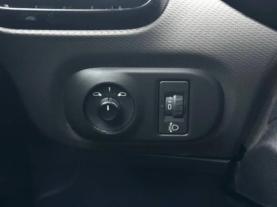 Black Citroen C4 Cactus 2015 in Jelgava, with an engine capacity of 1.20 L and mileage of 169 thousand km for 6400 €, photo 18 on AUTOMOTO.COM.LV