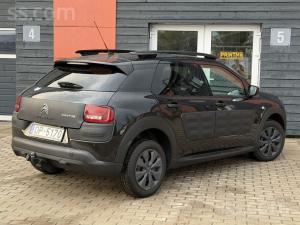 Melns Citroen C4 Cactus 2015 Cēsis, ar dzinēja tilpumu 1.60 L un nobraukumu 256 tūkst. km par 5600 €, foto 6 vietnē AUTOMOTO.COM.LV