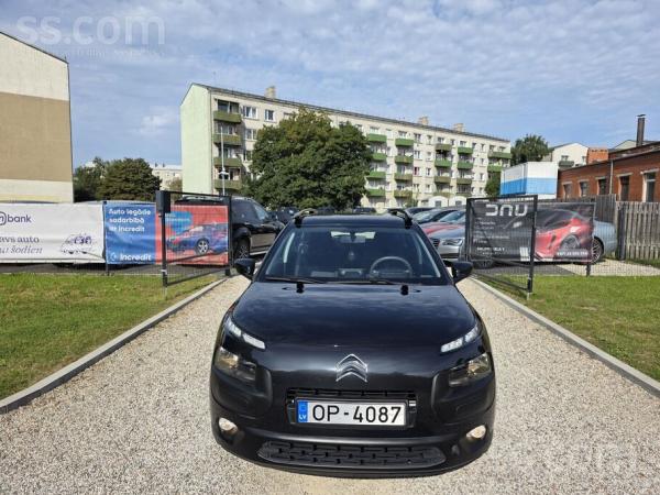 Black Citroen C4 Cactus 2015 in Ventspils, with an engine capacity of 1.20 L and mileage of 150 thousand km for 5990 €, photo 2 on AUTOMOTO.COM.LV