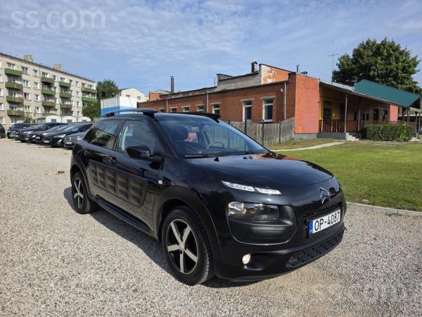 Black Citroen C4 Cactus 2015 in Ventspils, with an engine capacity of 1.20 L and mileage of 150 thousand km for 5990 €, photo 3 on AUTOMOTO.COM.LV