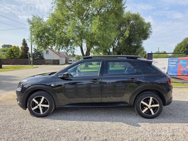 Black Citroen C4 Cactus 2015 in Ventspils, with an engine capacity of 1.20 L and mileage of 150 thousand km for 5990 €, photo 4 on AUTOMOTO.COM.LV