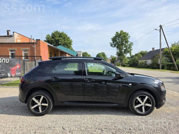 Black Citroen C4 Cactus 2015 in Ventspils, with an engine capacity of 1.20 L and mileage of 150 thousand km for 5990 €, photo 5 on AUTOMOTO.COM.LV