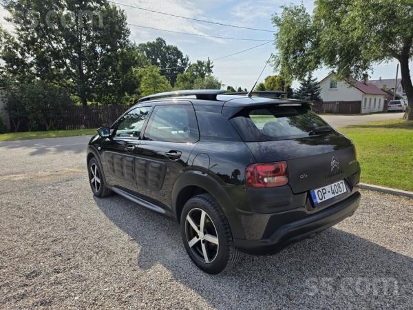 Black Citroen C4 Cactus 2015 in Ventspils, with an engine capacity of 1.20 L and mileage of 150 thousand km for 5990 €, photo 8 on AUTOMOTO.COM.LV