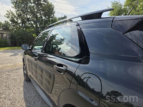 Black Citroen C4 Cactus 2015 in Ventspils, with an engine capacity of 1.20 L and mileage of 150 thousand km for 5990 €, photo 9 on AUTOMOTO.COM.LV